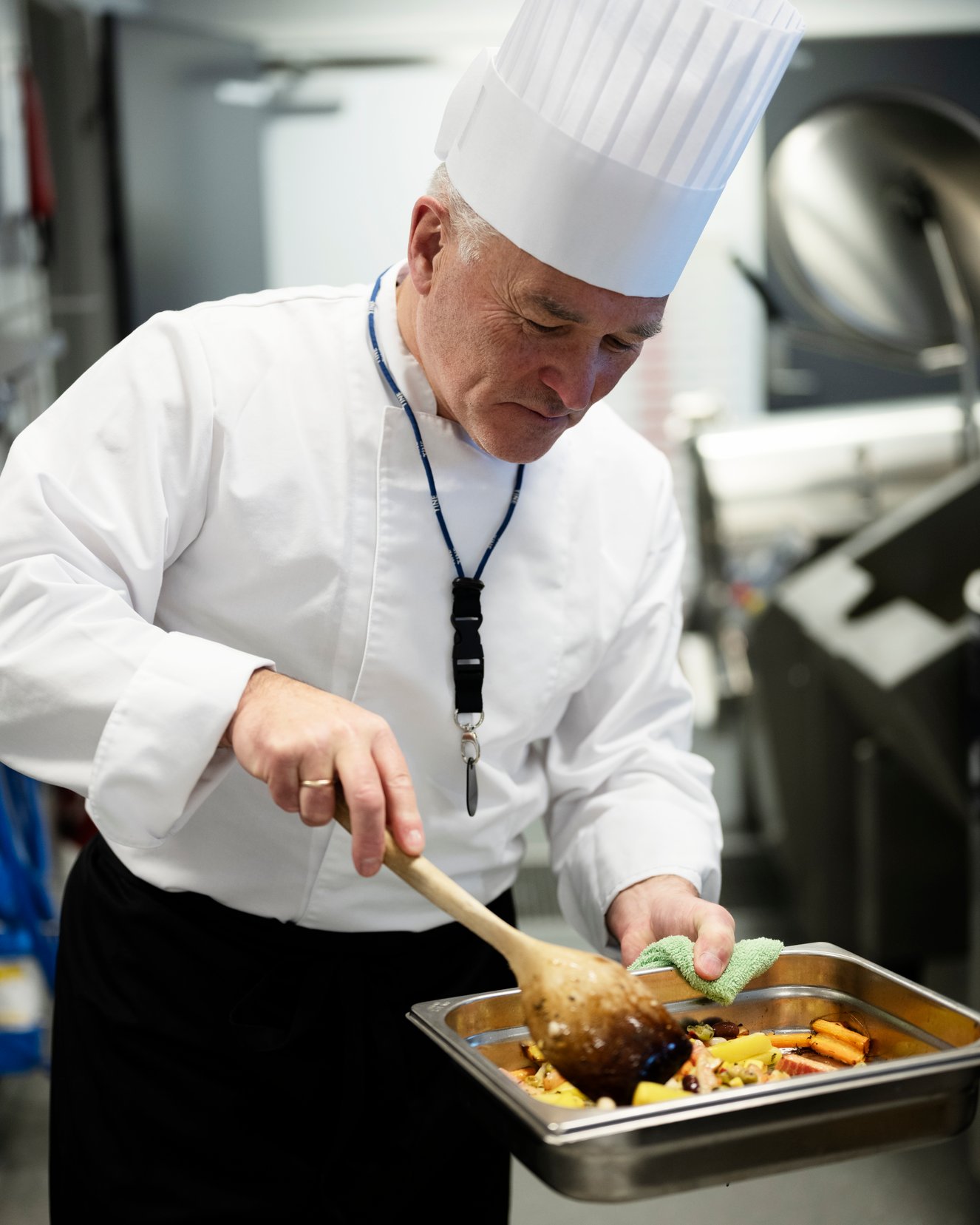 Månedens kokk: Geir Rune Larsen vil heve lønna til alle kokker og ...